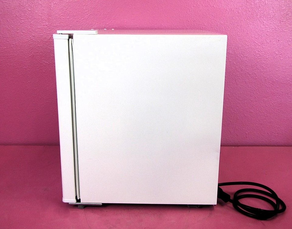 Summit Accucold FS24L Benchtop 1.1 cu/ft Medical Lab Pharmacy Freezer ...