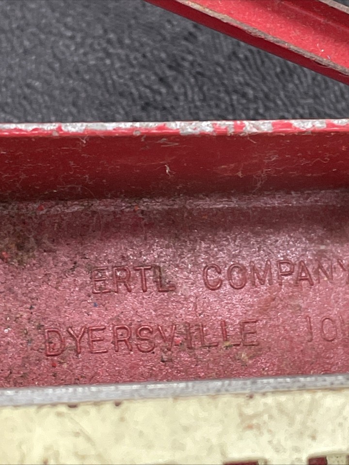 Ertl 1/16 Scale International Harvester Square Hay Baler IH READ ...