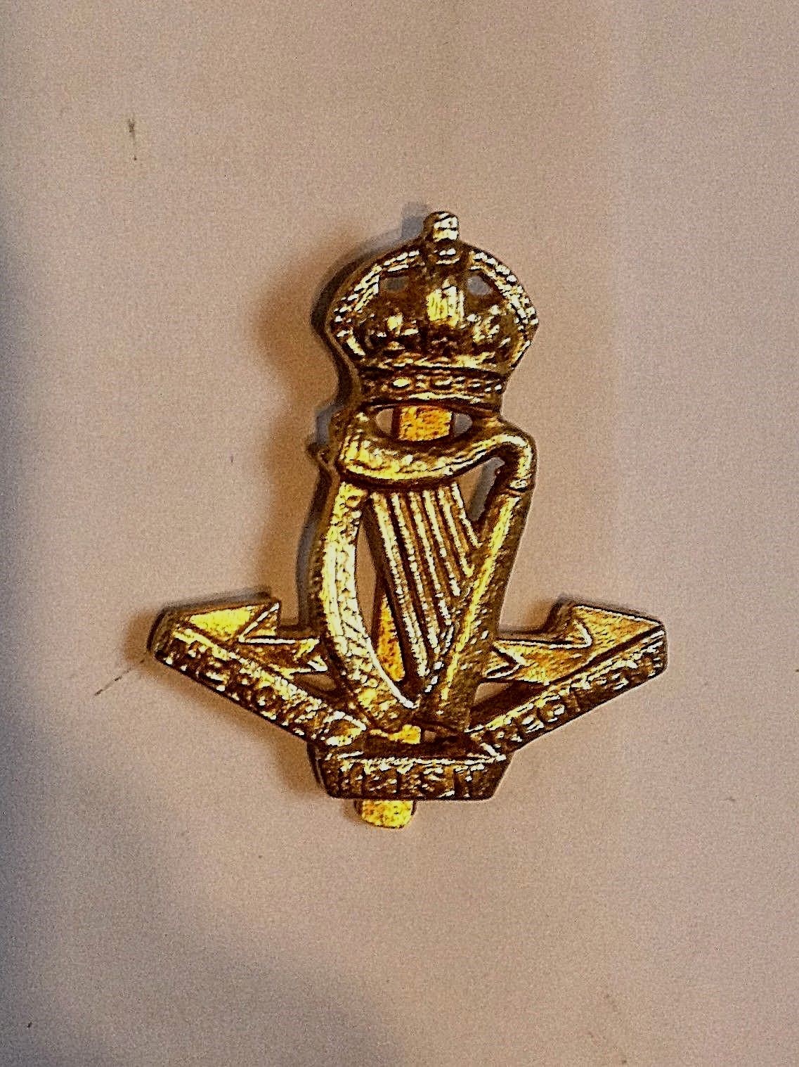ROYAL IRISH REGIMENT Cap Badge WW 1 METAL | eBay