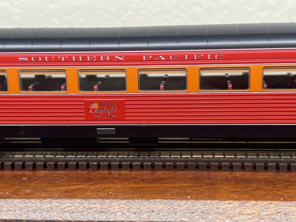 SOUTHERN PACIFIC - DAYLIGHT PASSENGER COACH w/INTERIOR LEDs - MTH HO ...