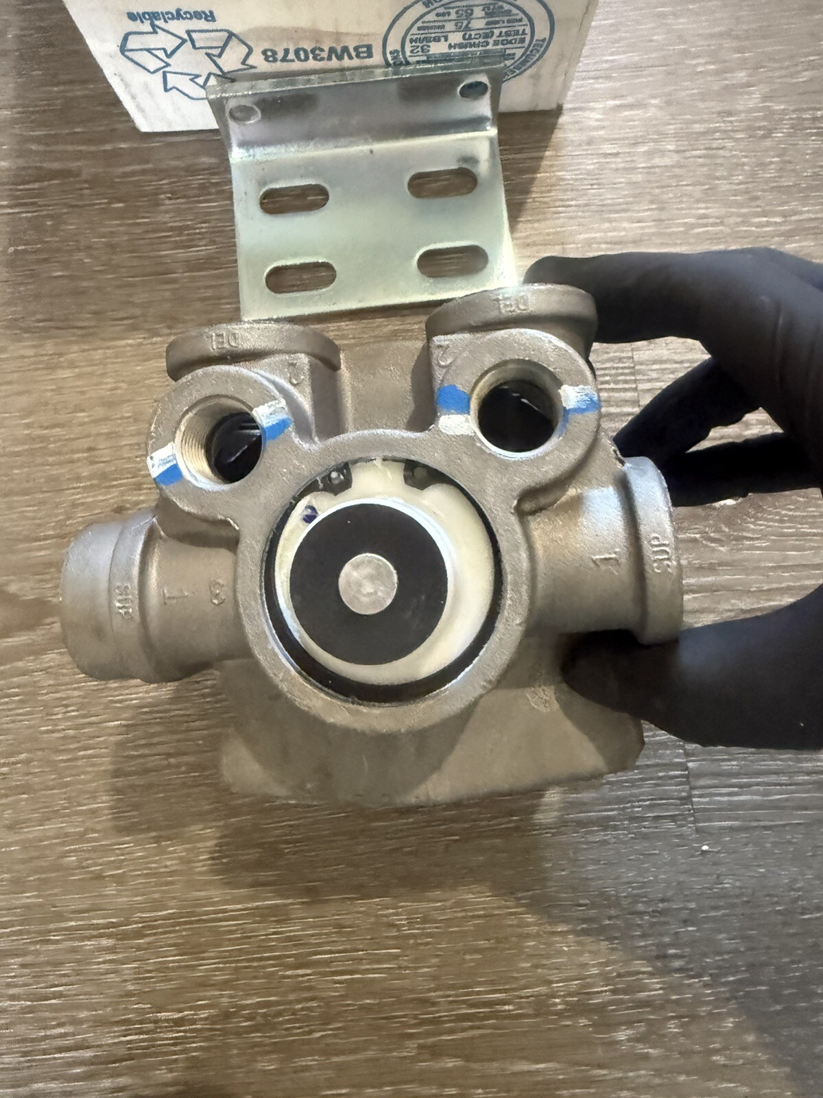 BENDIX AIR BRAKE VALVE T-110047 909762 for sale online | eBay