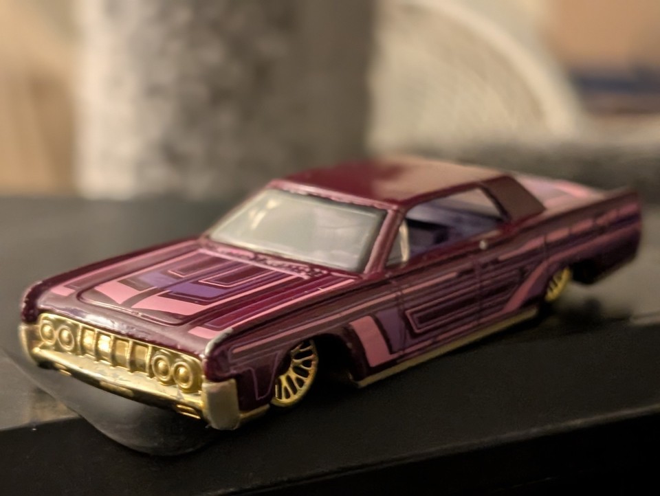 IMPECCABLE LUXURY LOW RIDER RED/PURPLE 1964 LINCOLN CONTINENTAL 1:64 ...