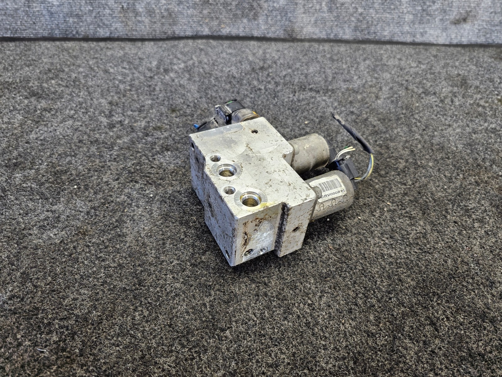 Mercedes-Benz GLS X166 Hydraulic Suspension Rear Ars Valve A1663201358 ...