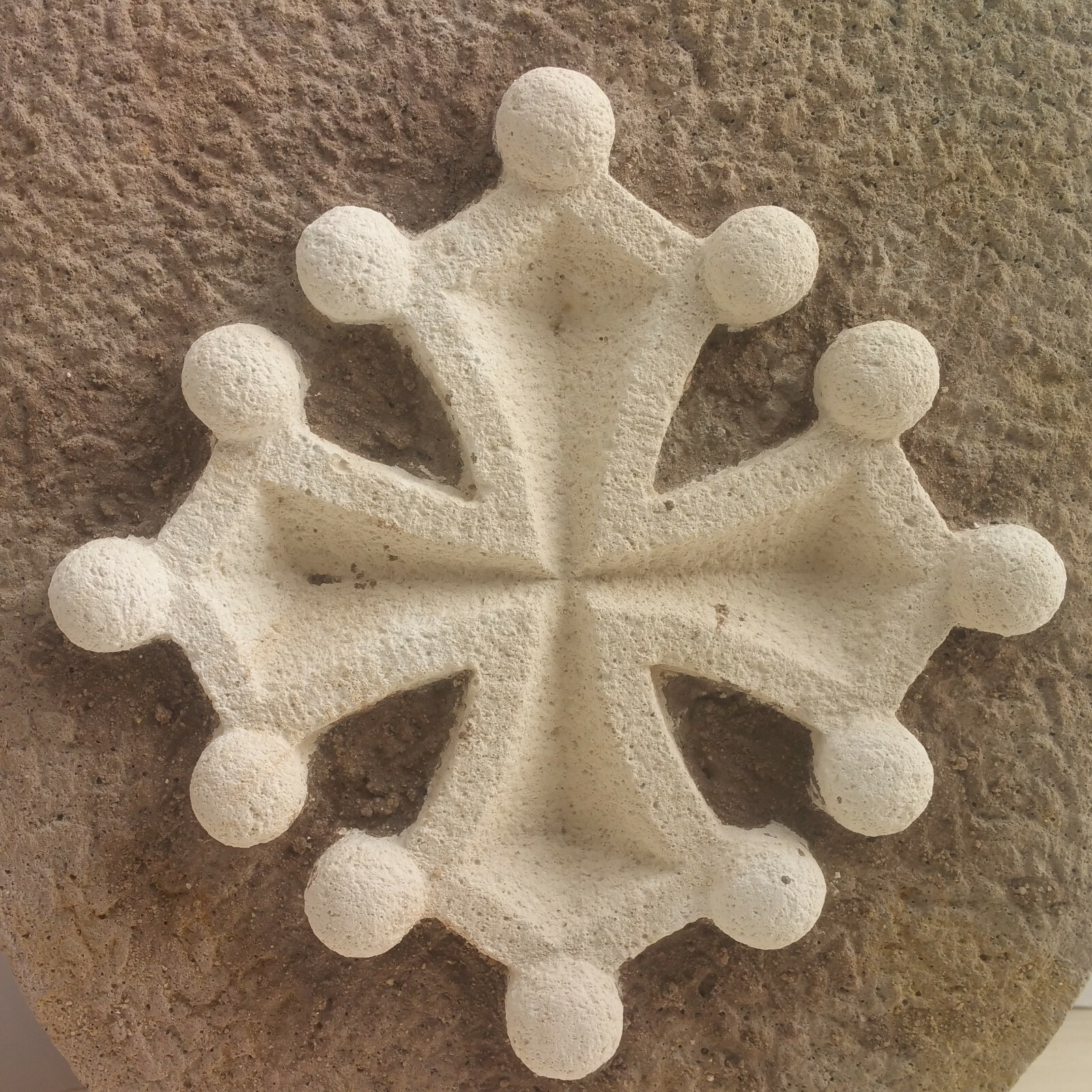 Croix Occitane Blason mural, 2 couleurs, pierre reconstituée artisanale ...