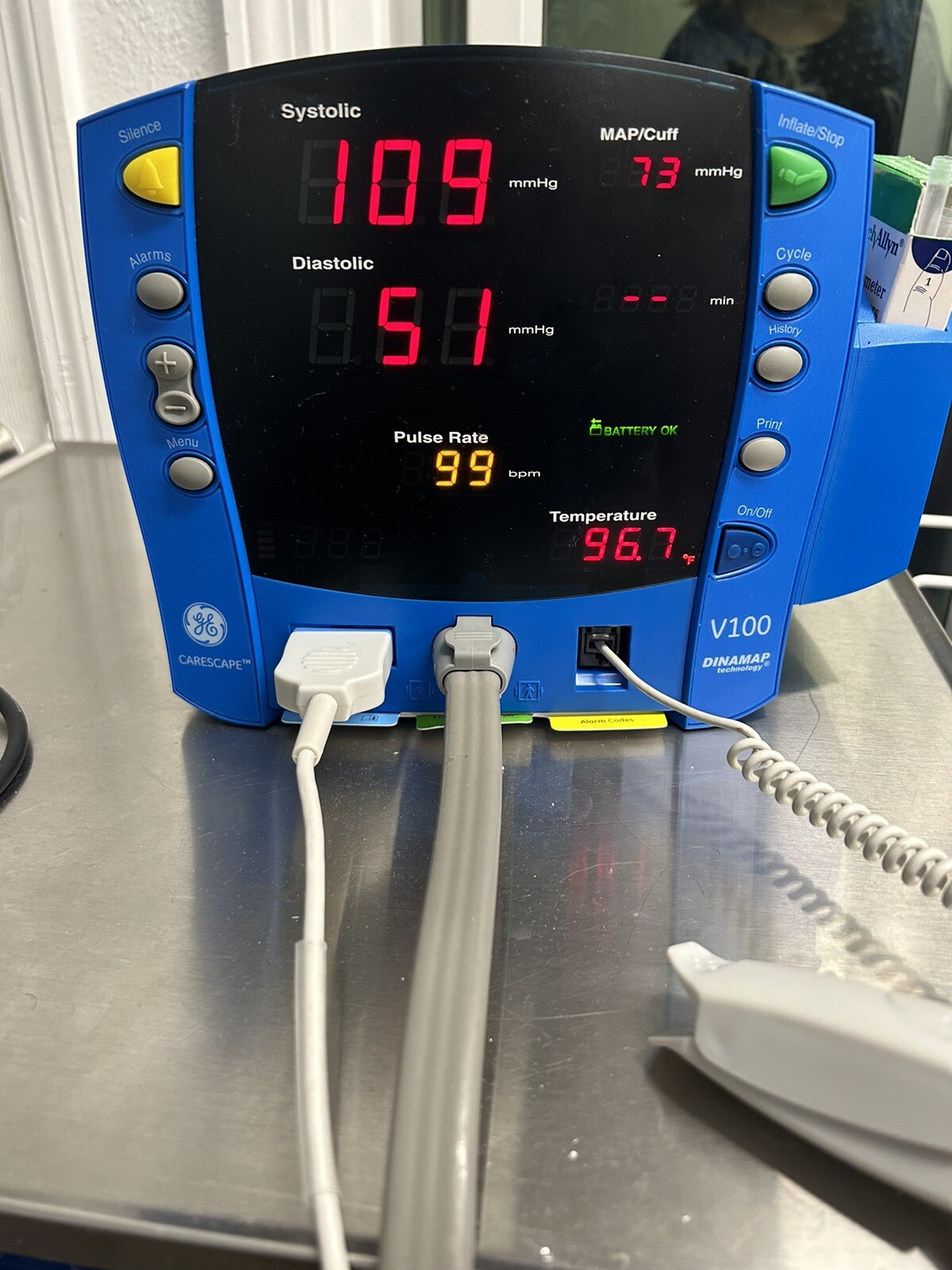GE Dinamap V100 Vital Sign Monitor w SpO2 NIBP Printer 1 Tempeture | eBay