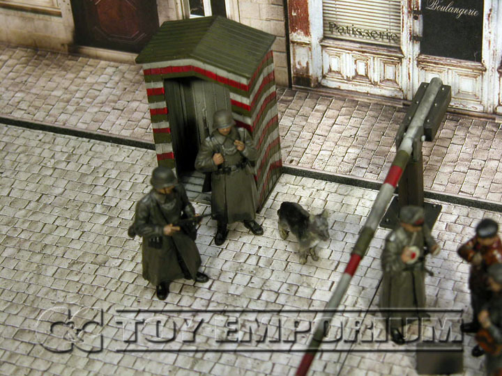 Custom Built 1:35 WWII German Check Point Soldier Set w/ Gate & Guard ...