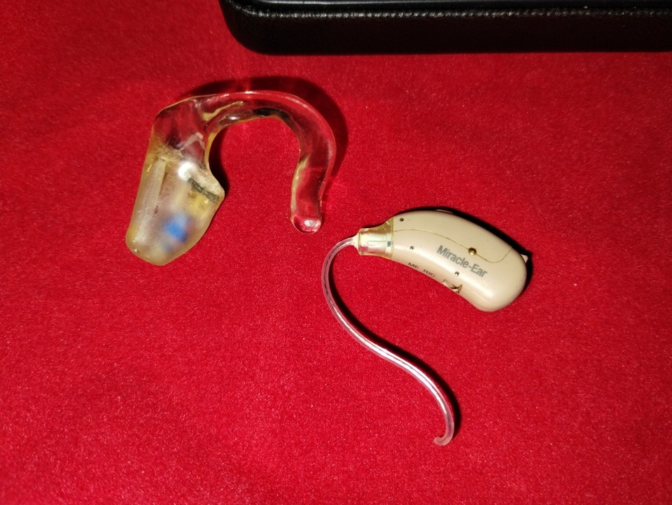 Miracle Ear Me Ric with Case for PARTS or REPAIR Please Read ...