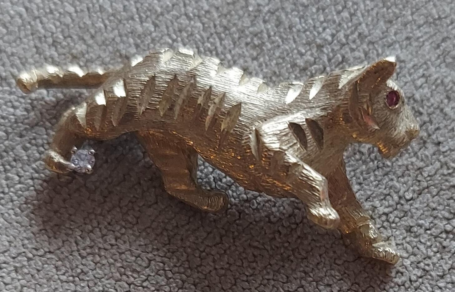 Maurice Guyot 18K vintage Bengal Tiger pin with ruby … - Gem