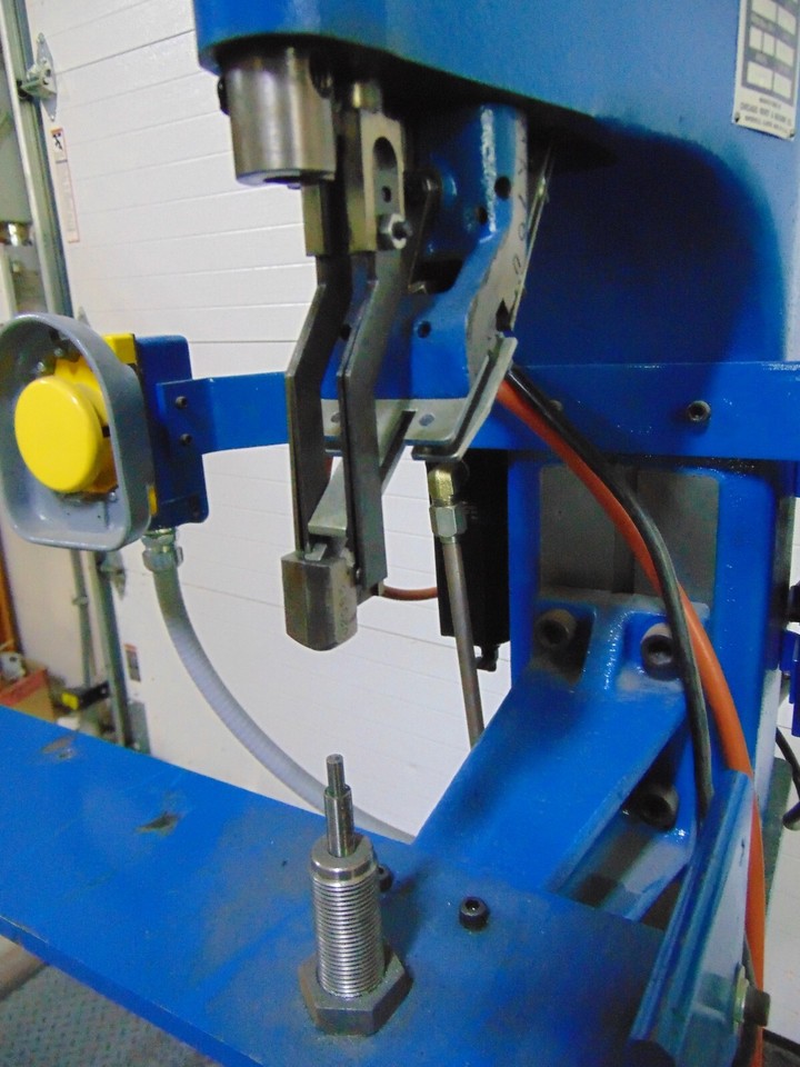 Chicago Rivet 173 Electric/ Pneumatic Air Production Auto Feed Rivet ...