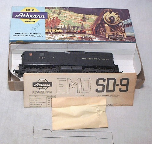 ATHEARN No. 3804 HO POWERED PRR SD-9 DIESSEL LOCOMOTIVE ROAD# 7607 ...