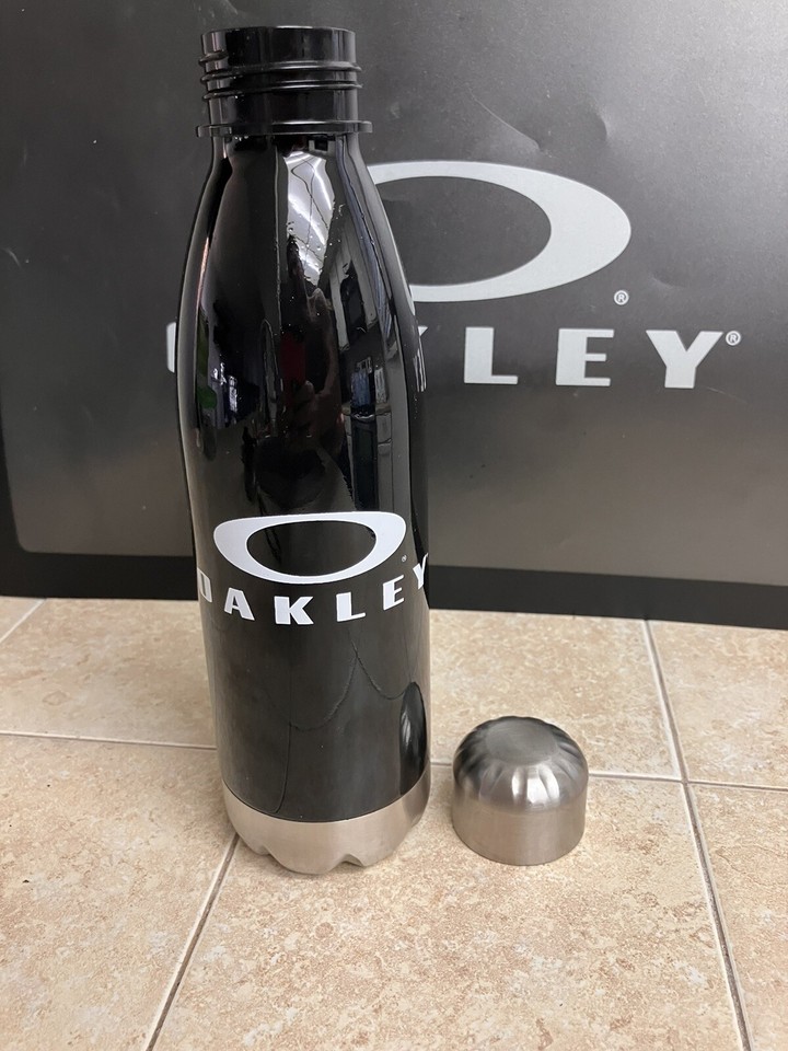 Oakley Aluminum Plastic Water Bottle 28 Fl Oz | eBay