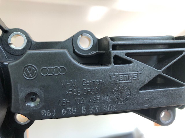 HENGST OEM Engine Oil Separator, PCV Valve OEM # 06h103495AK ...