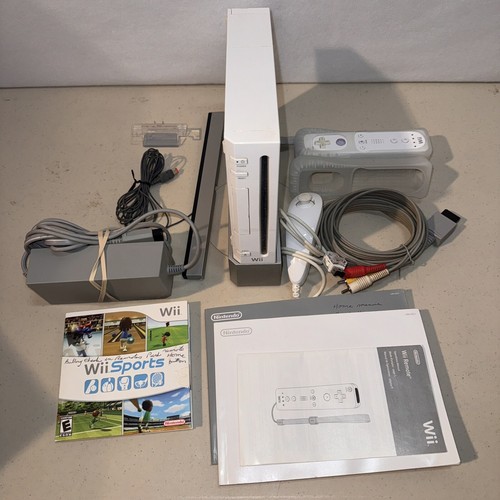 Nintendo Wii White Game Console System Bundle With Game, Cords ...