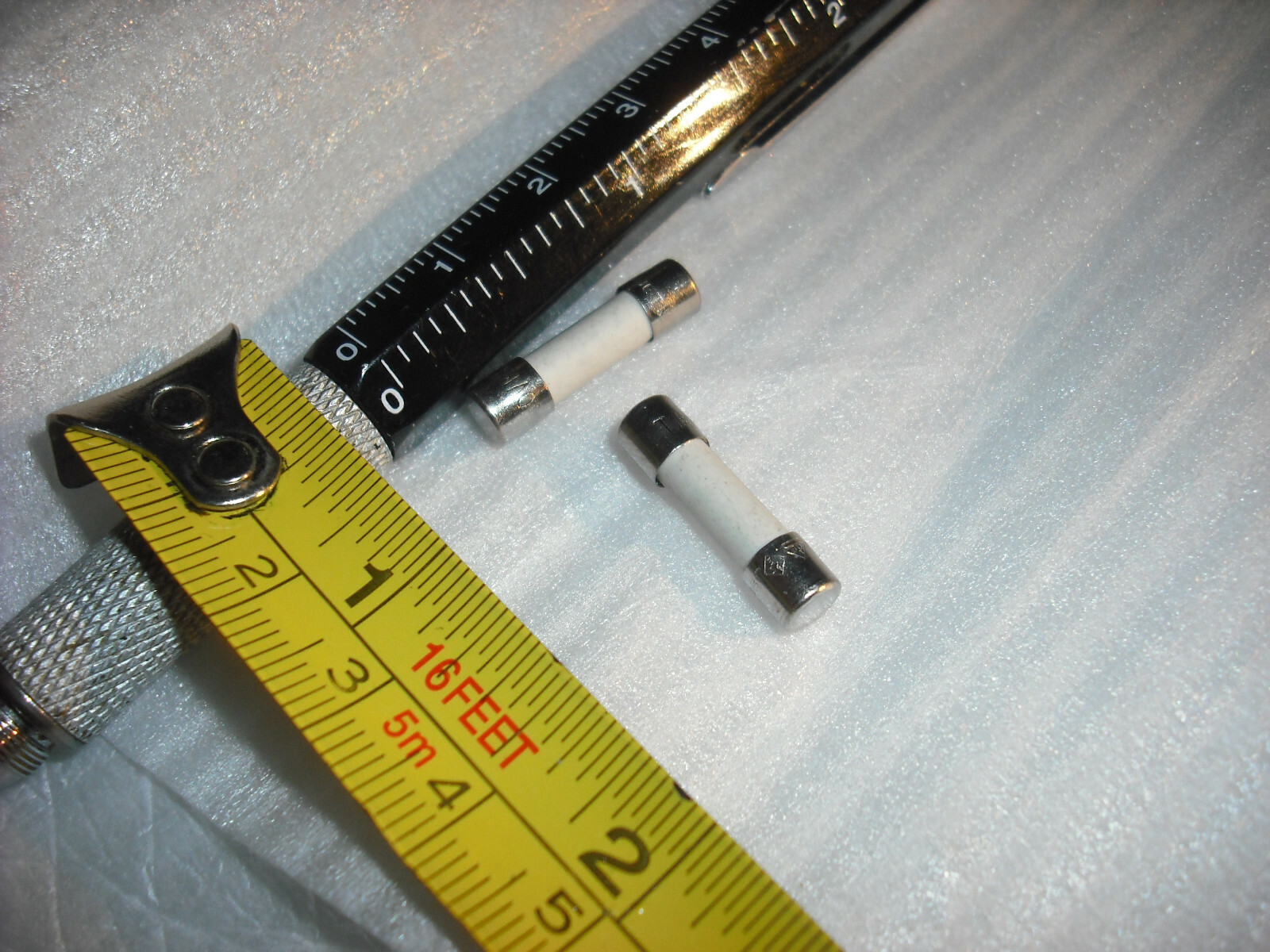 2x T1A 20mm white fuse slo blo slow blow mains amps 5mm small 1A 5x20mm ...