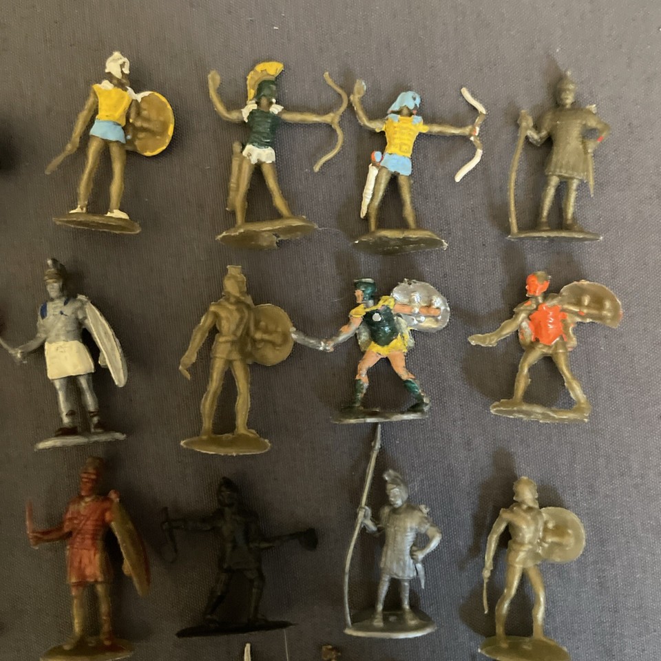 Vintage GIANT Brand ROMAN Soldier Toy Lot of 24 Plastic 1960s Hong Kong ...