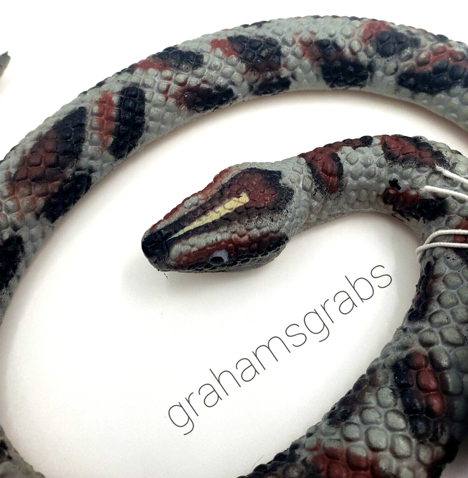 WILD REPUBLIC ROCK PYTHON RUBBER SNAKE 26" PROTECT GARDEN GAG PRANK TOY ...