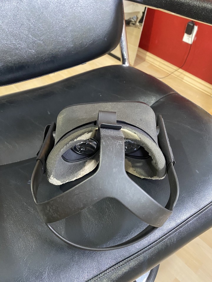 Oculus Meta Quest 1 128Gb With Box And Controllers. NO Charger Included ...