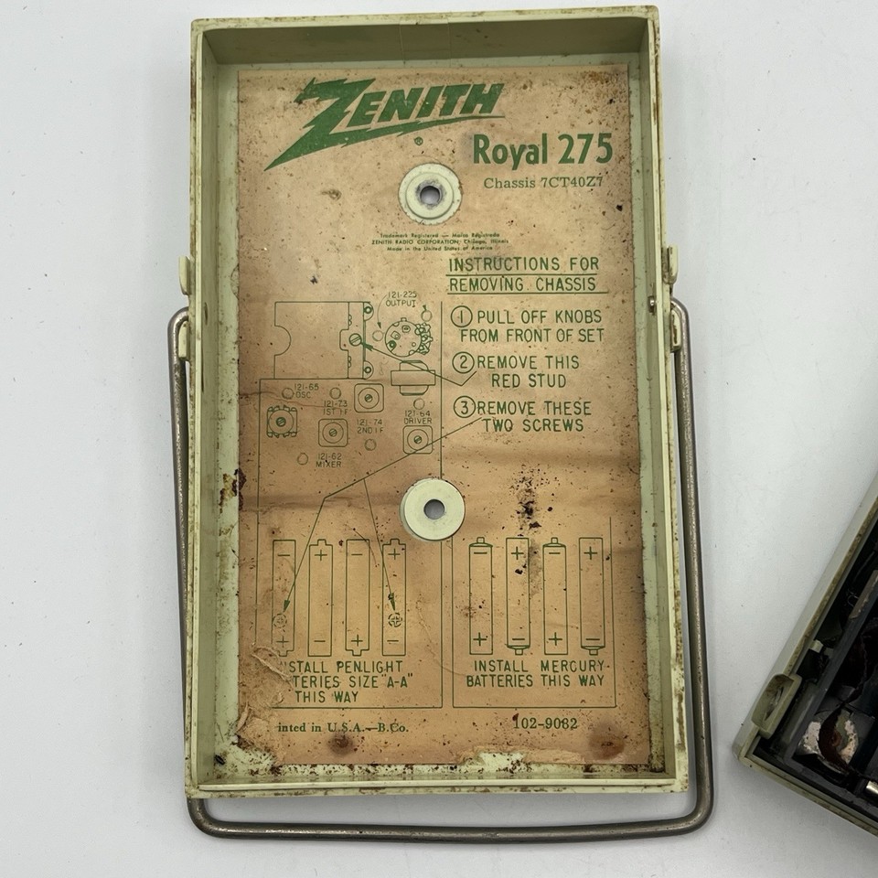 1959 Zenith Royal 275 Transistor Radio - Powers On Low Volume - Missing ...