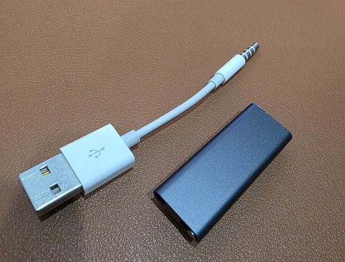 Apple iPod Shuffle 3rd Generation 2GB Black A1271 - Tested & Working ...