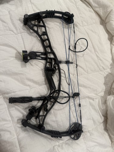 Hoyt Eclipse Blackout Compound Bow | eBay