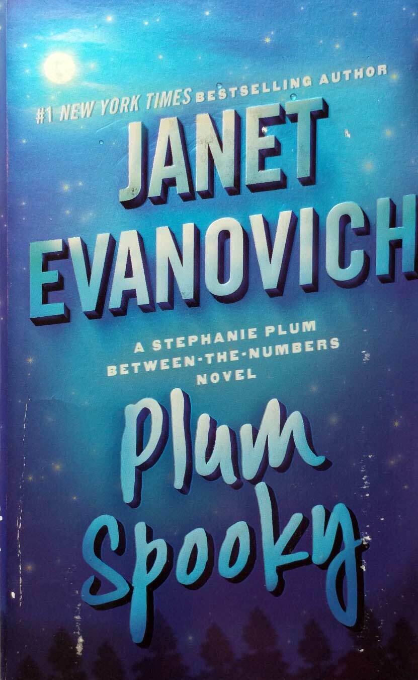 Plum Spooky (Stephanie Plum) by Janet Evanovich / 2009 Mystery ...