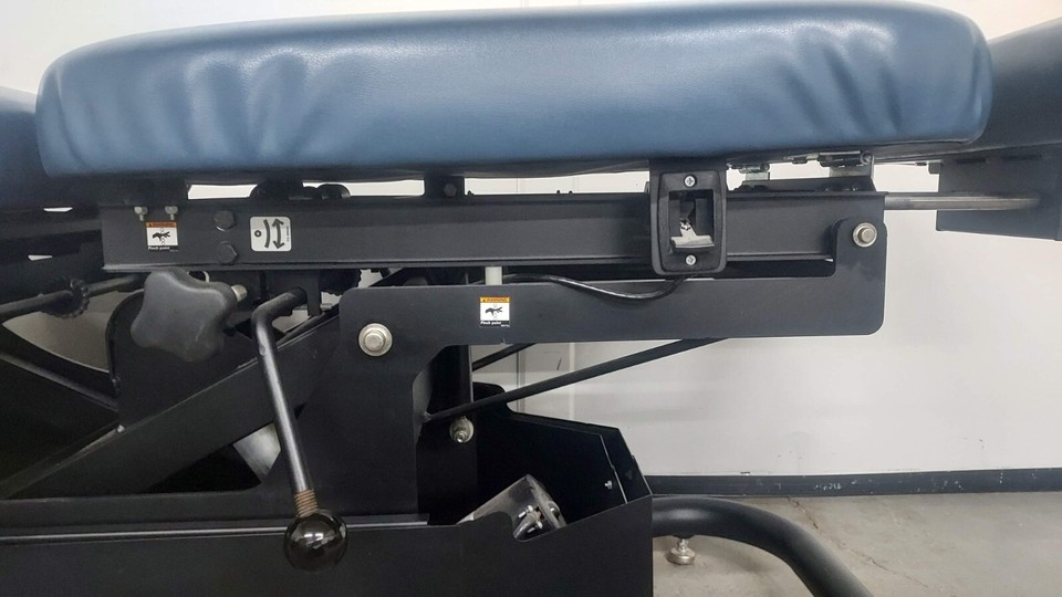 ES 2000 Adjusting Table Ergostyle PHS Pivotal Chiropractic Table Drop ...
