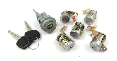 For Toyota HiAce 1995-2006 New Front Door Lock Cylinder Ignition Barrel ...