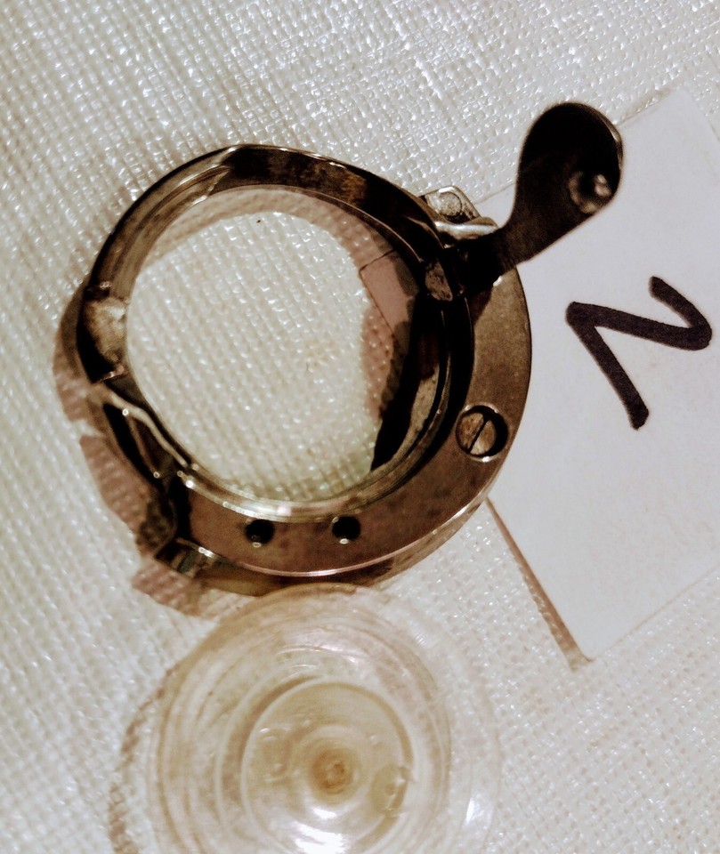 Singer 604 Sewing Machine PARTS 600 603 TOUCH & SEW vintage Bobbin Case ...