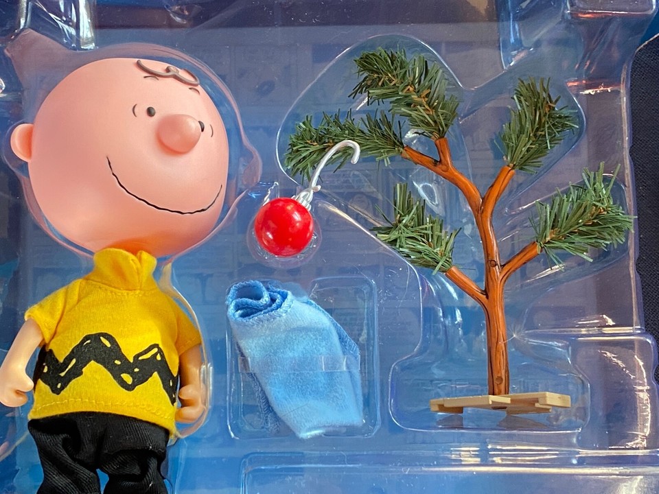Peanuts Charlie Brown Christmas Time Pathetic Tree Deluxe Figure Set | eBay