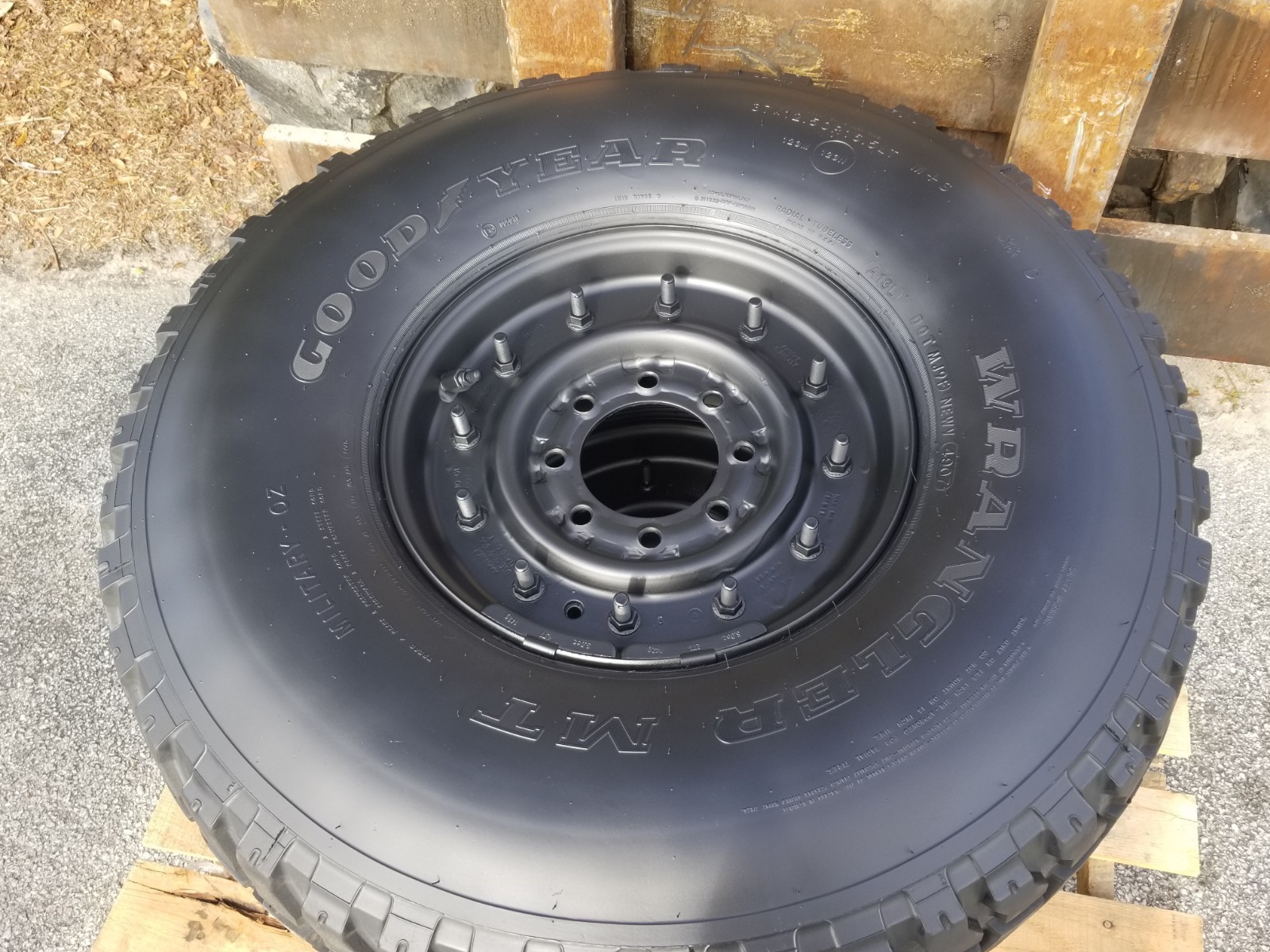 SET (4) Humvee HMMWV Wheel and Tire Assembly 80-90% TREAD 37x12.50R16 ...