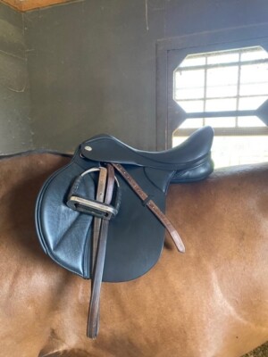 Thorowgood 17-1/2” GP Saddle, Long R gullet w extra blocks stirrups and ...