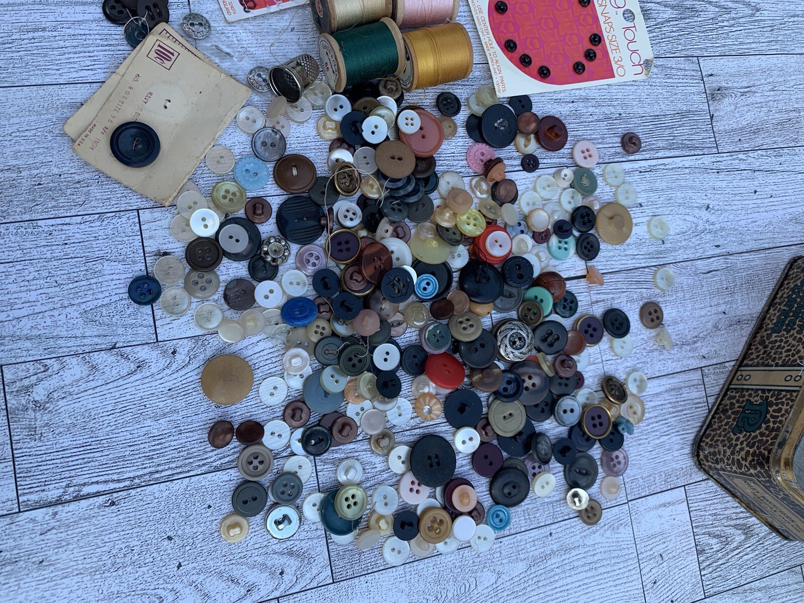 Vintage BUTTONS LOT Thread Old Tin hinged Box England Riley Bros Sewing ...