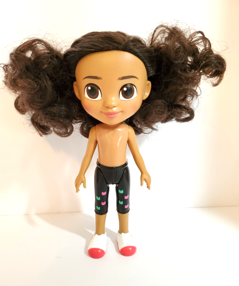 Gabby's Dollhouse 8-inch Gabby Girl Doll Travel Edition Posable Toy ...