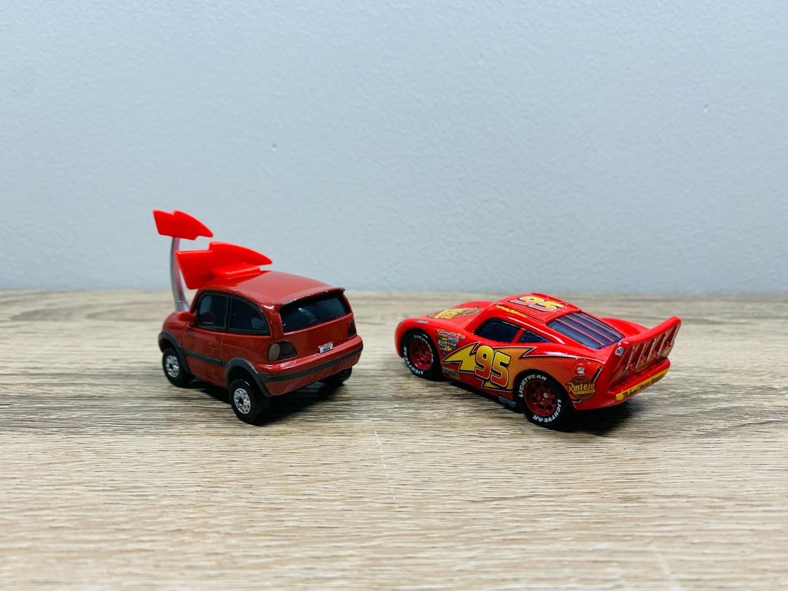 Disney Pixar Diecast Cars Timothy Twostroke 95 Fan & Lightning McQueen ...