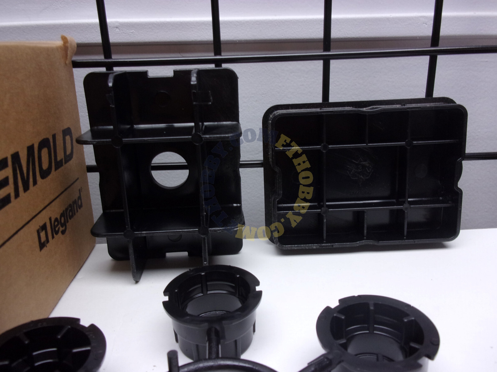 Wiremold Modulink 880mp - In-floor box - rectangular, plastic - black ...