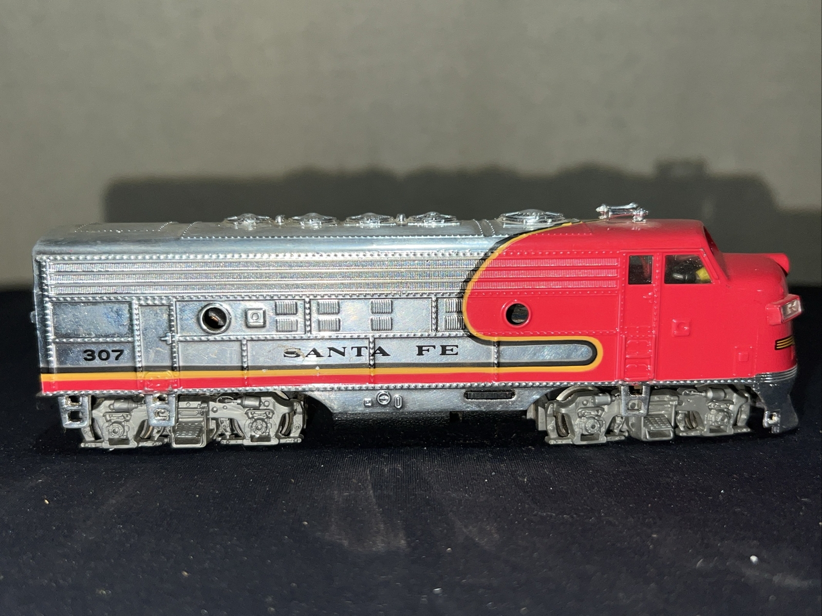 Vintage Bachmann HO Scale Locomotive Train Diesel Santa Fe Powered #307 ...