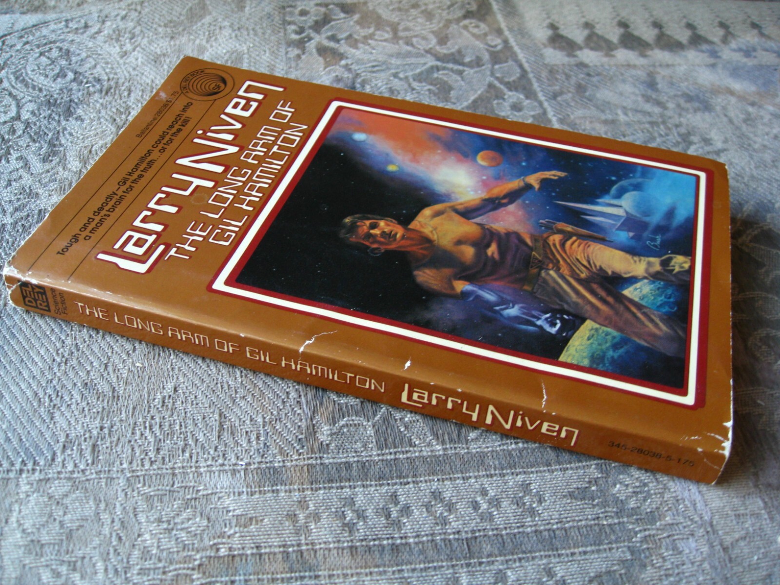 Larry Niven - The Long Arm of Gil Hamilton (Known Space Series ...