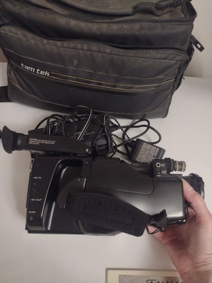 Vtg Minolta Master Series-8 81 Camcorder w/ Case Power Box & Adapter ...