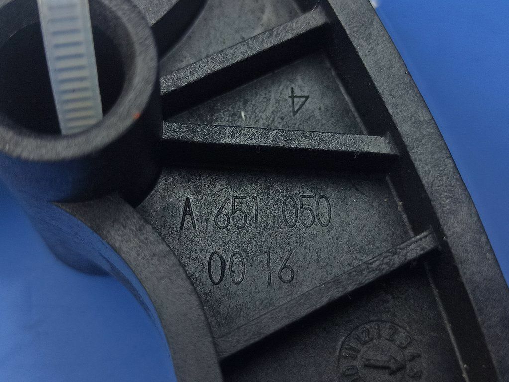 Mercedes-Benz W204 OM651 Diesel slide rail for timing chain A6510500016 ...