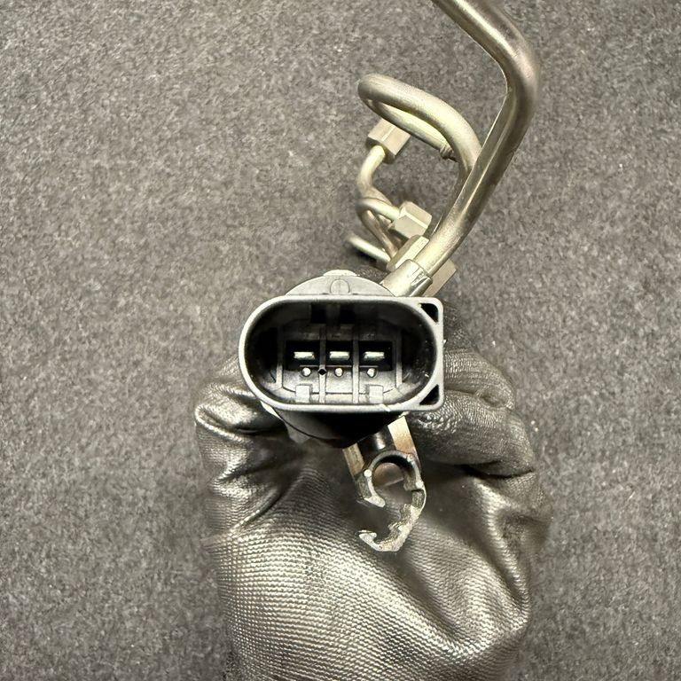 BMW 5 F10 F11 2014 Petrol fuel rail line pipe 7642156 IJA4713 | eBay