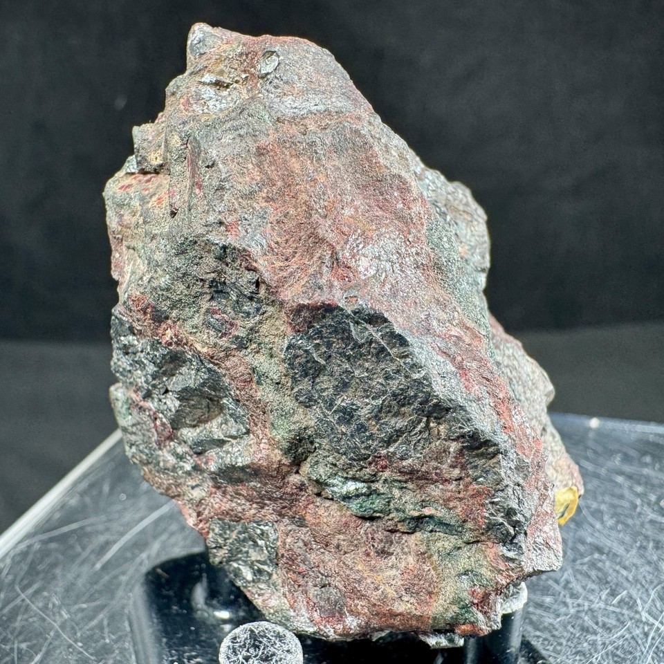 Green Manganosite on Zincite: Franklin mine, Franklin, New Jersey- Rare ...