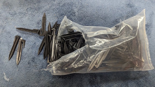 Pack of 100 Genuine Husqvarna 5817293 Automower Plastic Wire Staples ...