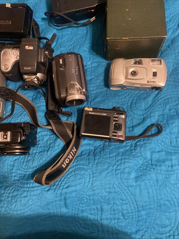 9 Vintage Big Electronics Lot Cameras, Camcorders, Kodak Easy Share Lot ...