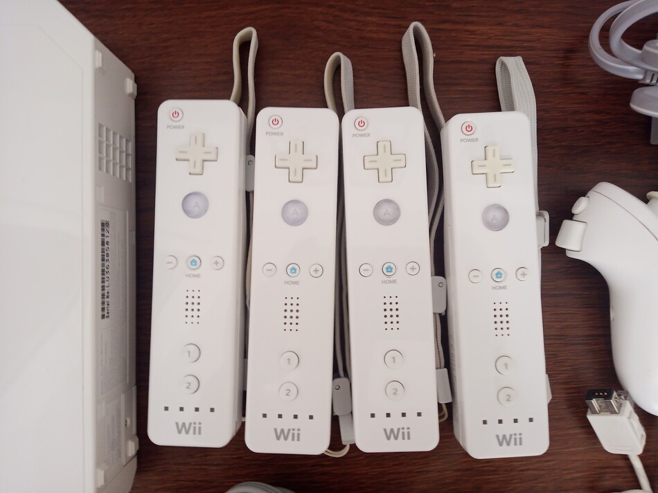 Nintendo Wii Console Complete System Bundle With Controllers ...