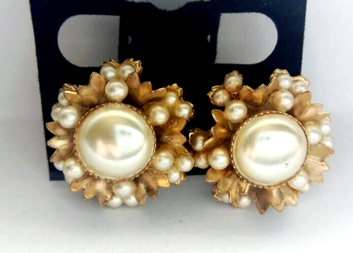 Vintage Faux Pearl and Gold Tone Flower Earrings Scew On Signed STAR | eBay