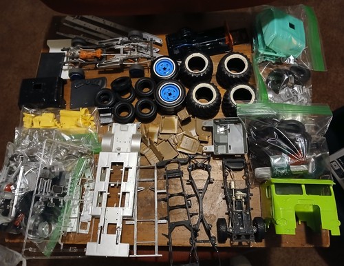 MIXED LOT OF VARIOUS 1:24/1:25 SCALE MODEL PARTS "SEMI TRUCK". SEE ...