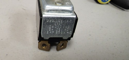 Und. Lab. Inc 2 Position Toggle Switch, 10A 250V / 15A 125V / 1/2HP ...
