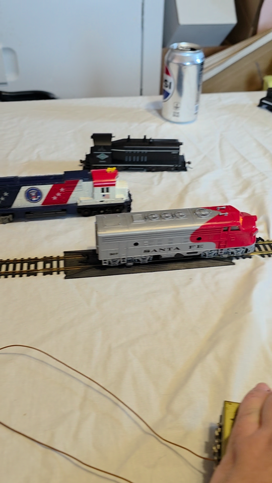 Bachmann HO Scale Diesel Express Electric Train Set Complete (UNTESTED ...