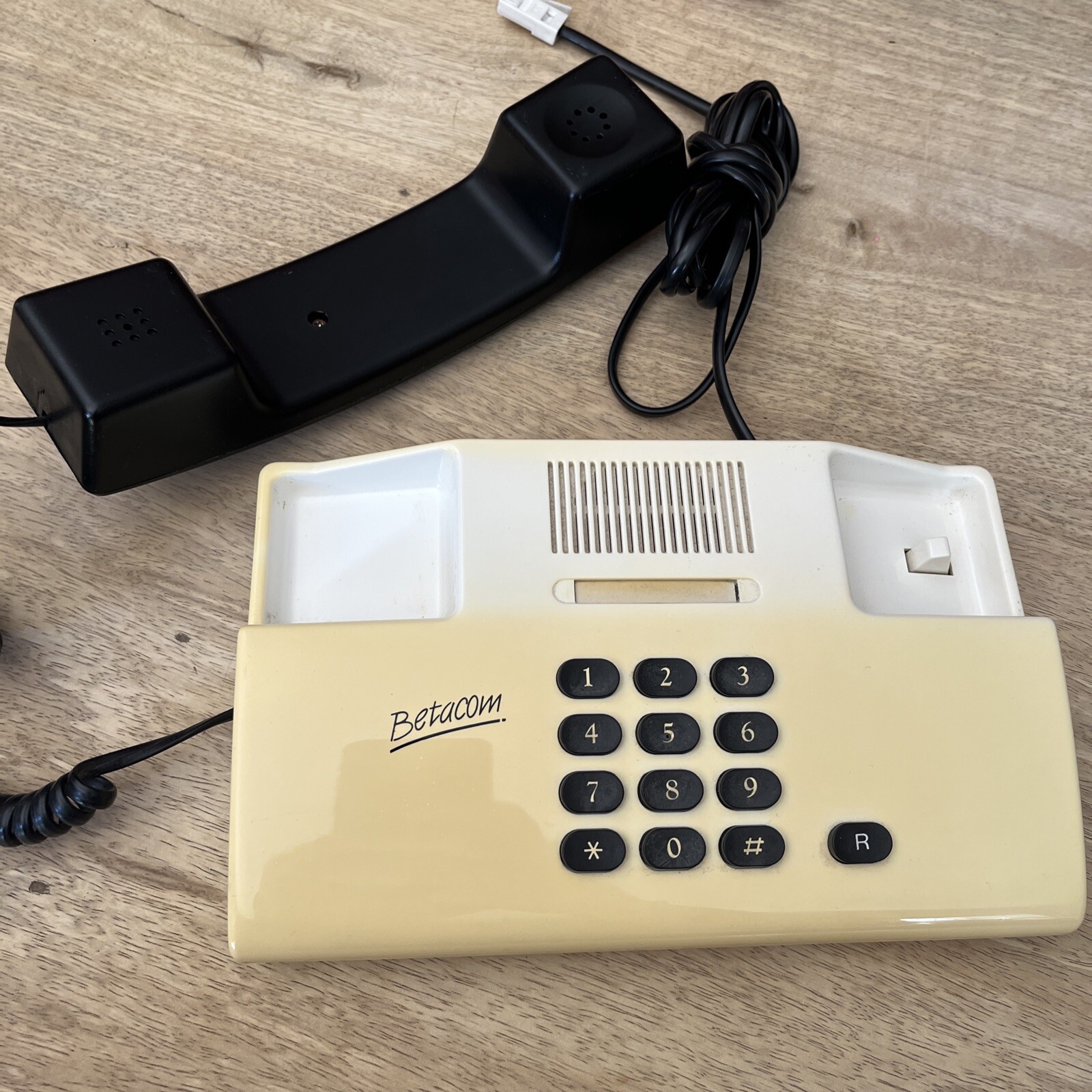 Vintage 1980s Betacom Phoenix SL30 Corded Desktop Telephone Black ...
