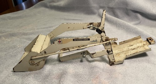 Original International IH Closed Nose Loader 1/16th | eBay